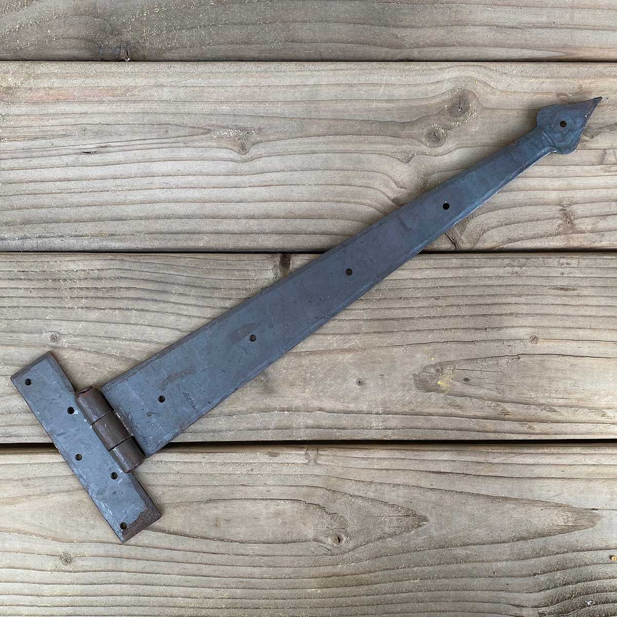 Long Hand Forged T Hinge 18 Inch Arrow Spade End – Lostwestern